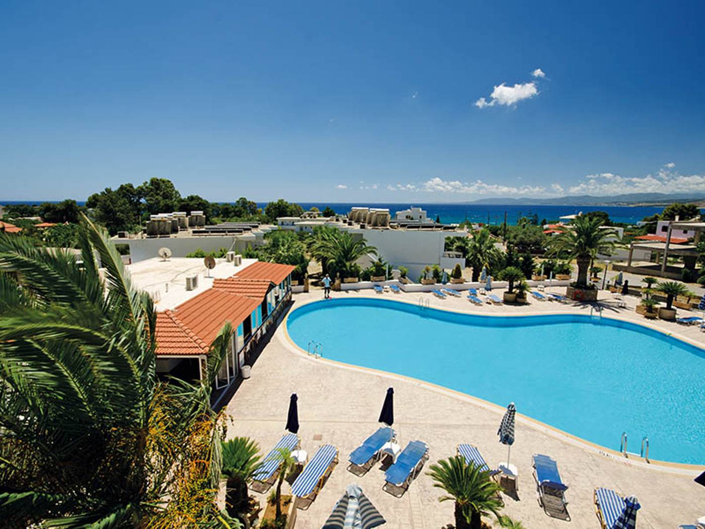 Coliseum Apartments - Pefkos, Rhodes - On The Beach