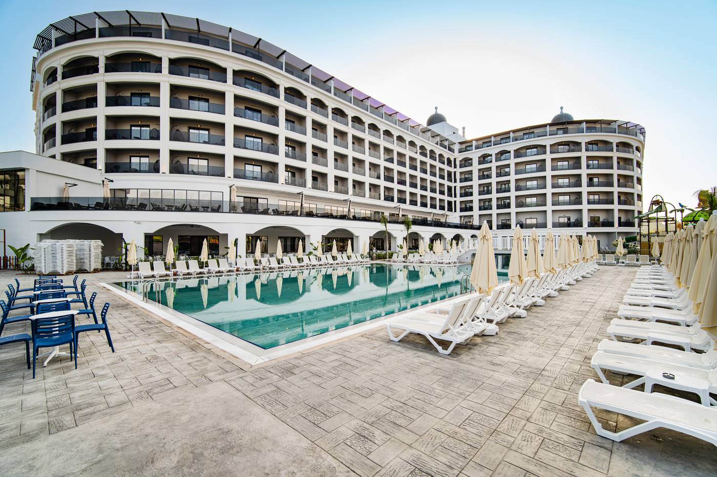 Side Moon Palace | Side | On the Beach | £30pp Deposit