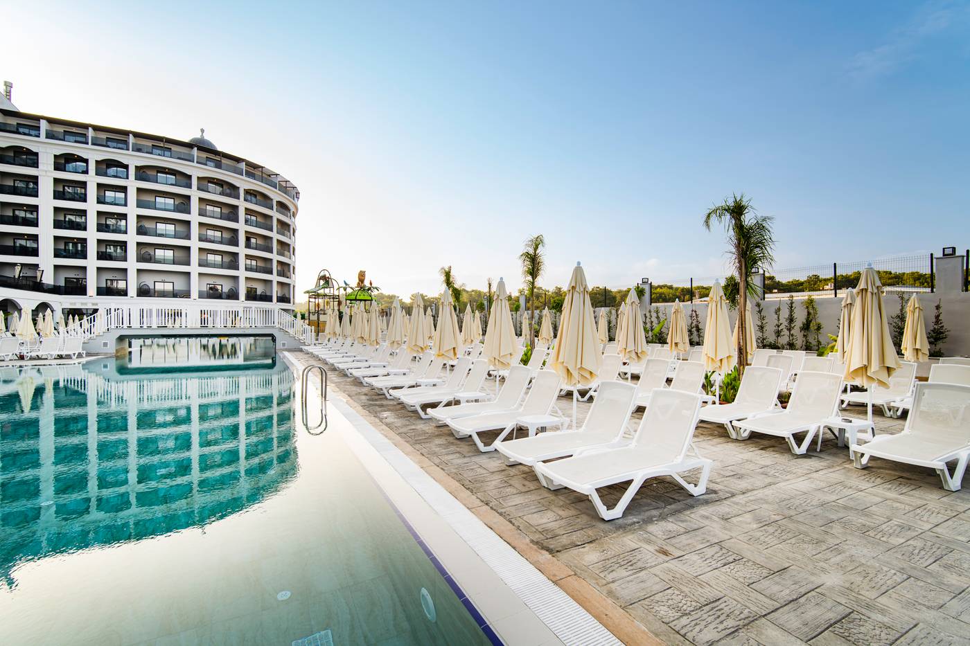 Side Moon Palace | Side | On the Beach | £30pp Deposit