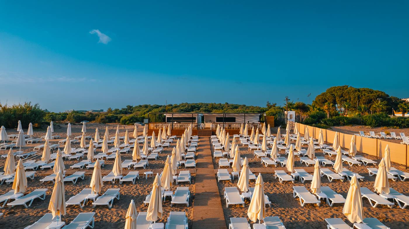 Side Moon Palace | Side | On the Beach | £30pp Deposit