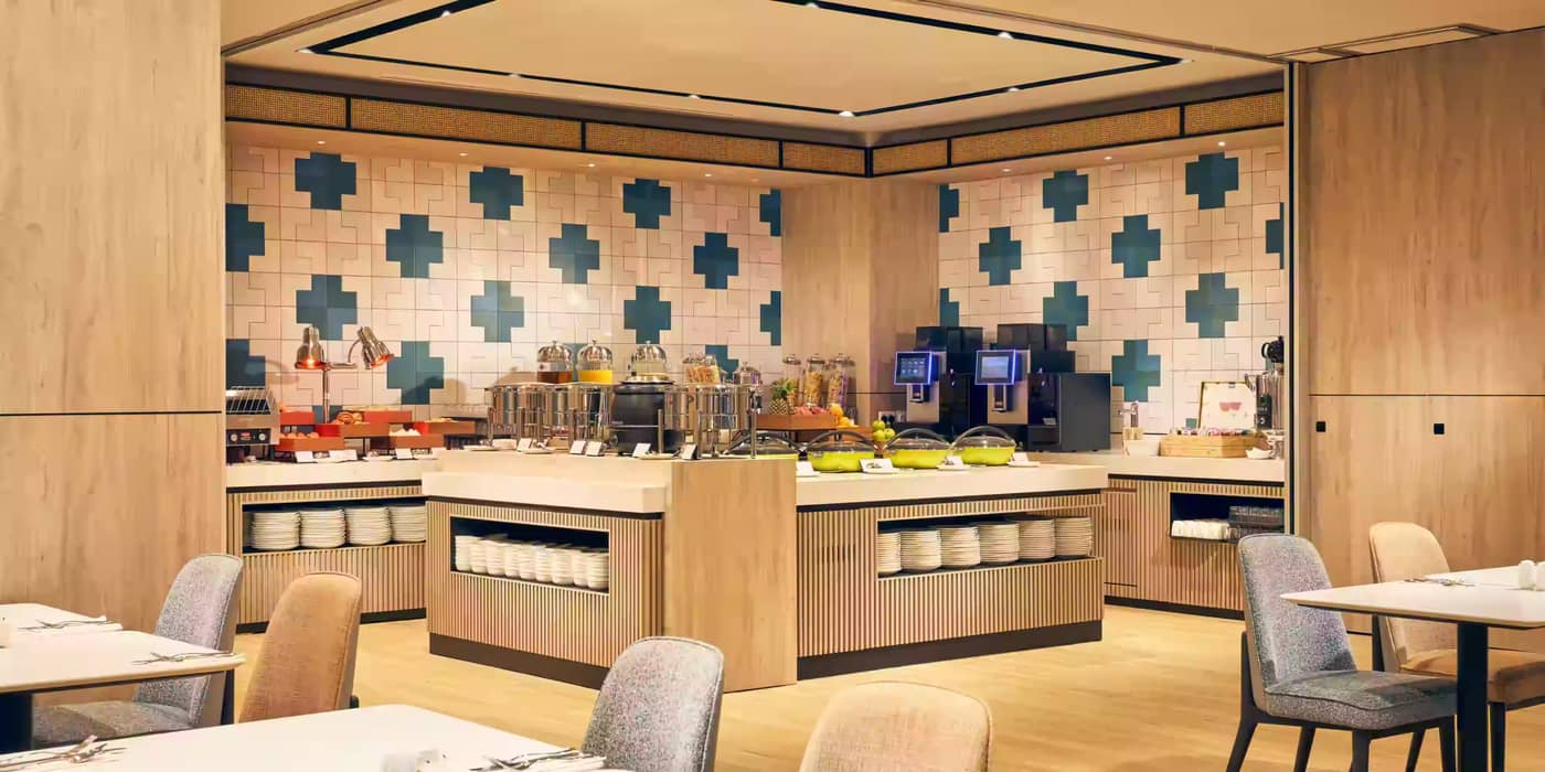 Holiday Inn Express And Suites Singapore Novena | £19pp Deposits