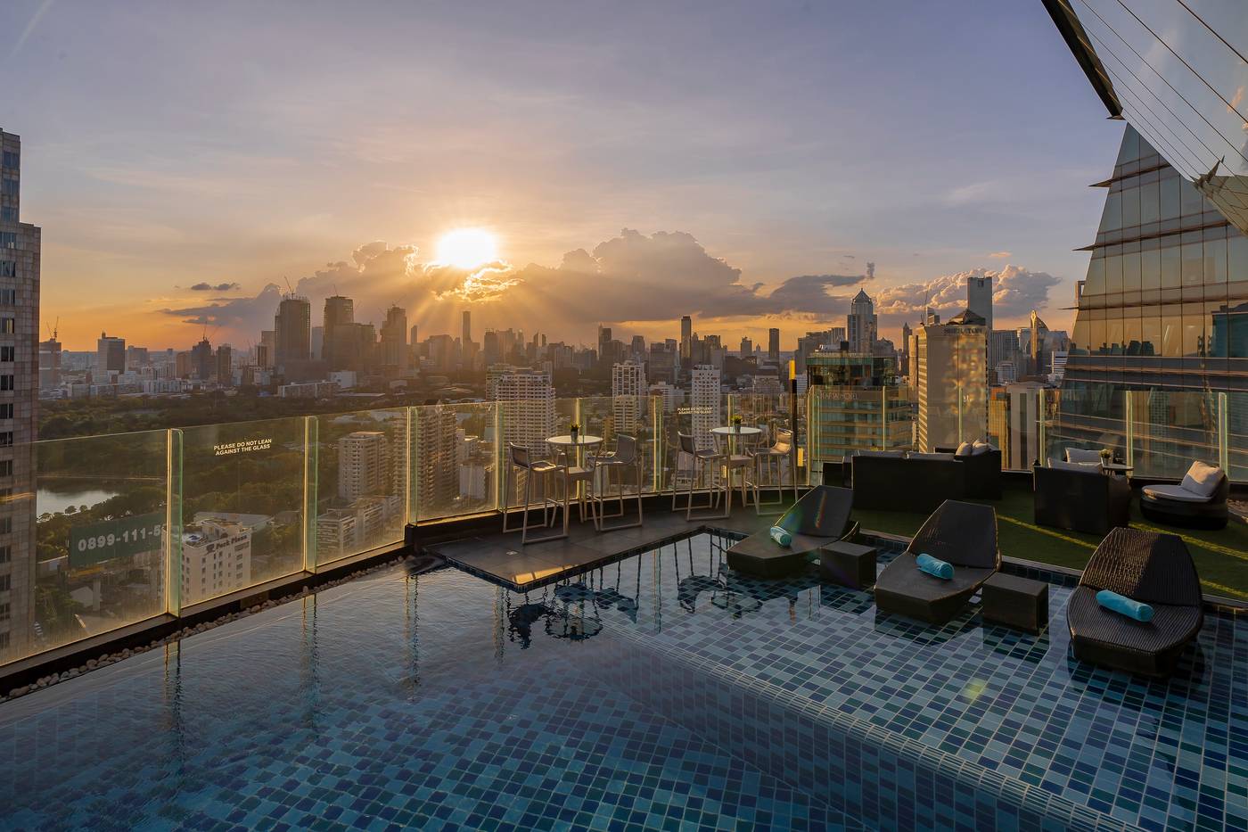The Continent Hotel Sukhumvit - Asok Bts Bangkok | £30pp Deposits