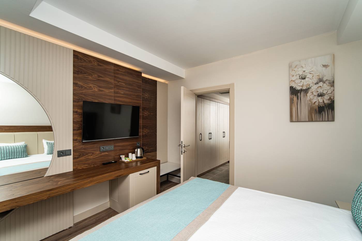 Side Moon Palace | Side | On the Beach | £30pp Deposit