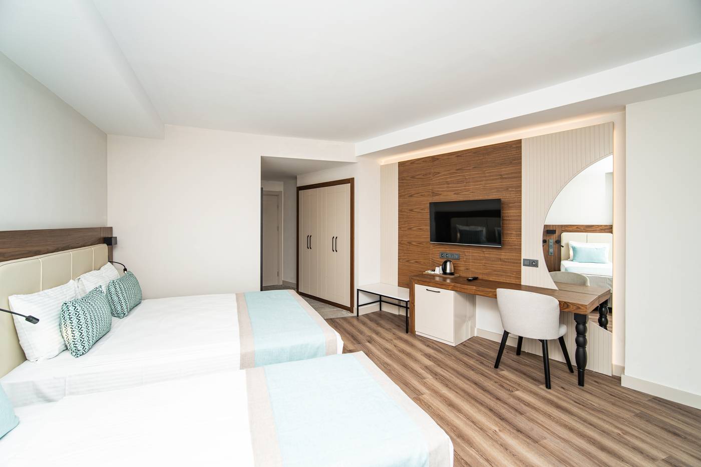 Side Moon Palace | Side | On the Beach | £30pp Deposit