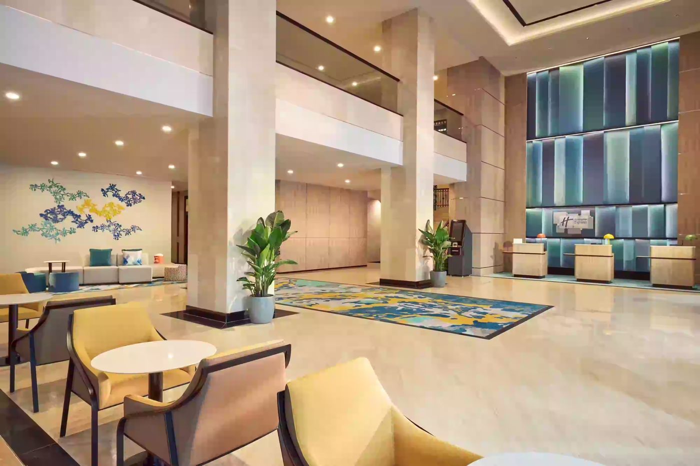 Holiday Inn Express And Suites Singapore Novena | £19pp Deposits